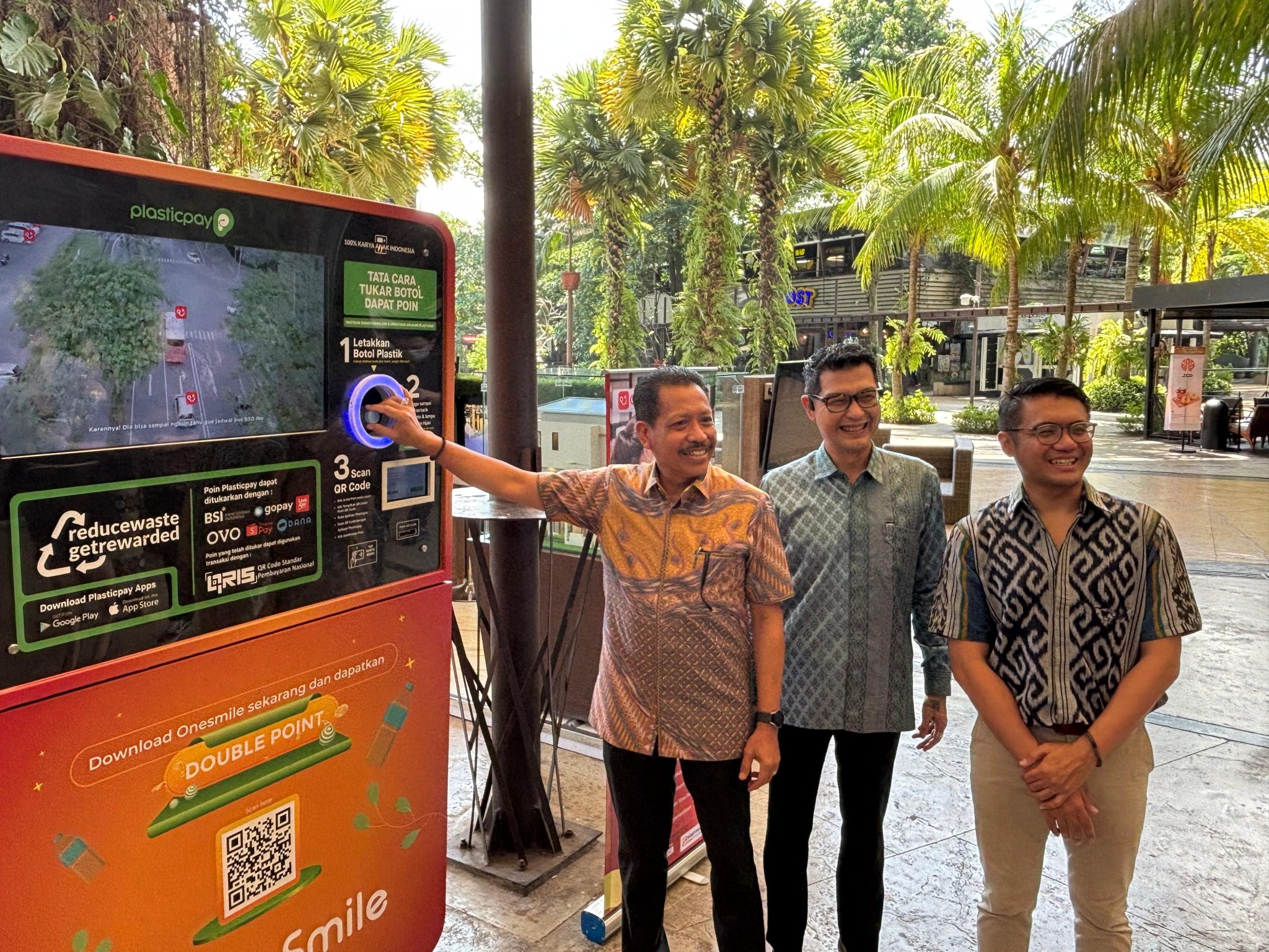 Sinar Mas Land dan Plasticpay Resmikan Reverse Vending Machine