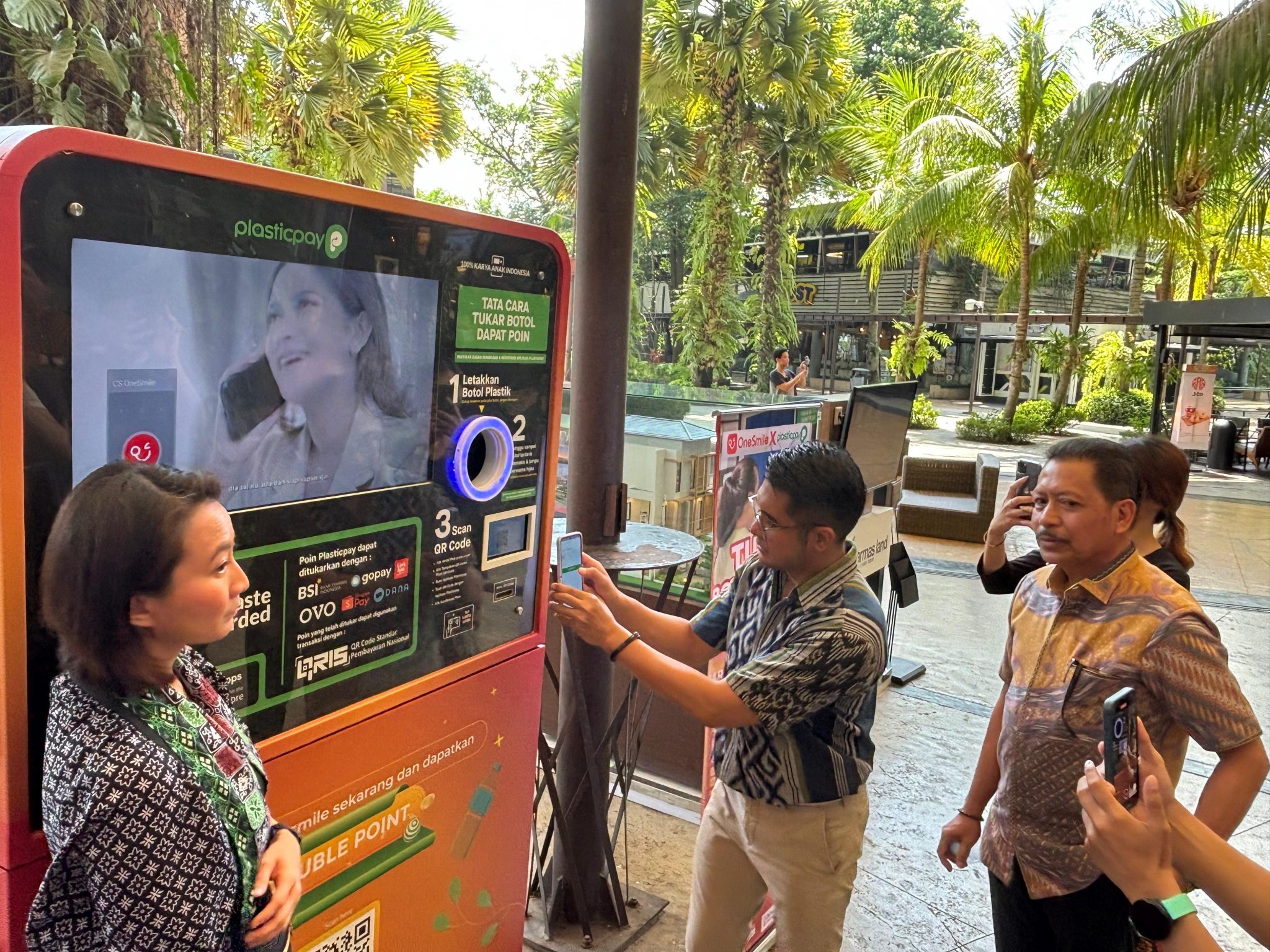 Sinar Mas Land dan Plasticpay Resmikan Reverse Vending Machine